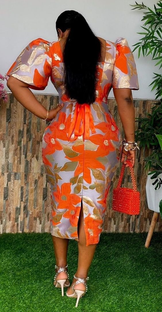 Couples chics en pagnes traditionnels: un style d'exception