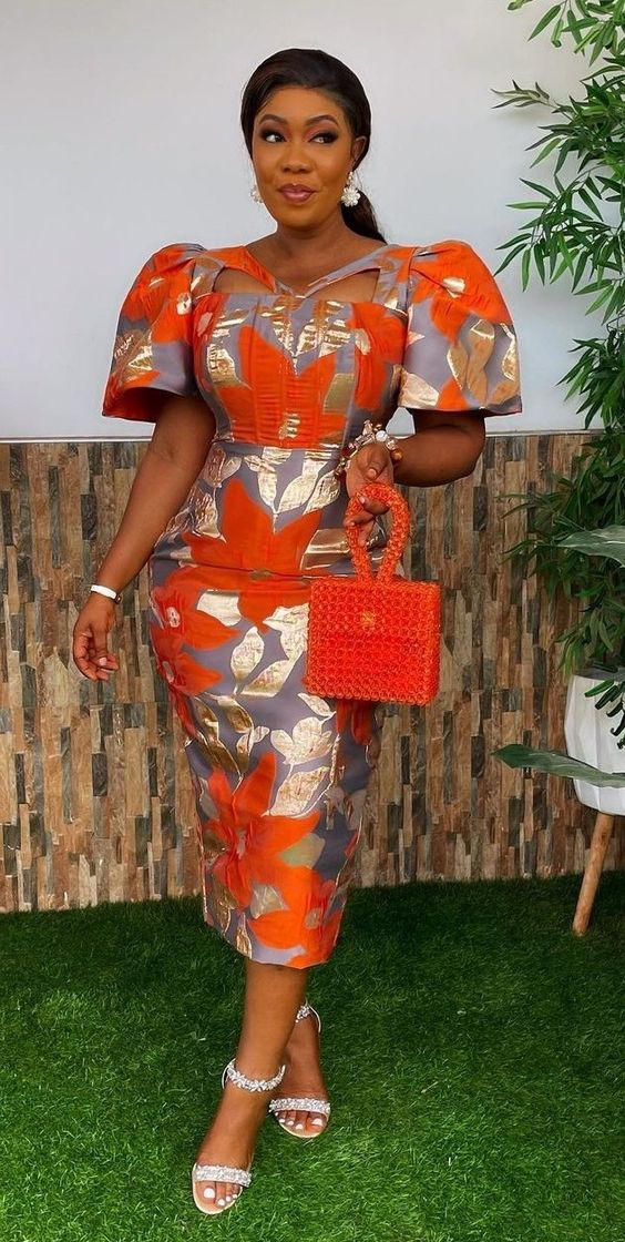 Couples chics en pagnes traditionnels: un style d'exception